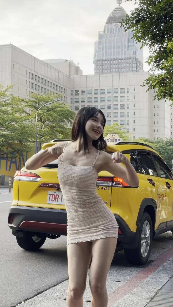 이다혜 택시 멈춰 세운 춤바람 트위드 미니원피스 입고 매력 발산 스타와 패션