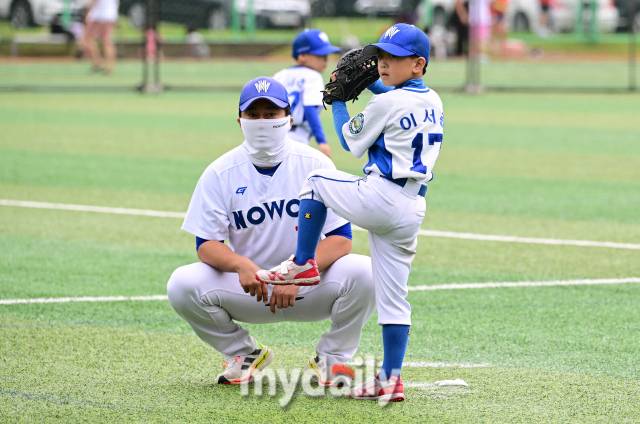 Md포토 마낙길 감독 이서준 투구 지켜보며 지도