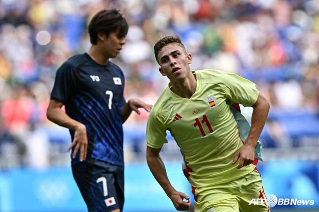 일본 축구 올림픽 우승 꿈 처참히 박살났다→스페인에 0 3 대패 日팬들은 심판 문제