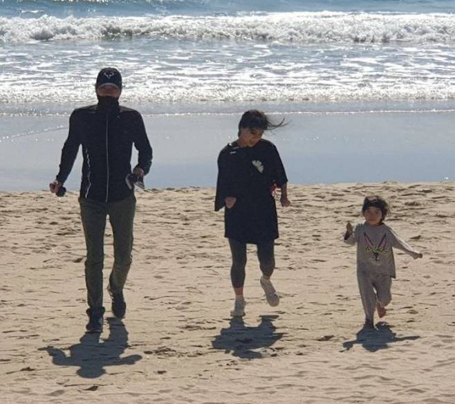 12살 연하 후배와 결혼하고 50세 직전에 아들 얻은 배우 맥스무비