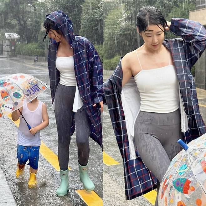 사유리 군살제로 레깅스 핏 비오는 날 아들과 꽁냥꽁냥 산책룩 패션엔
