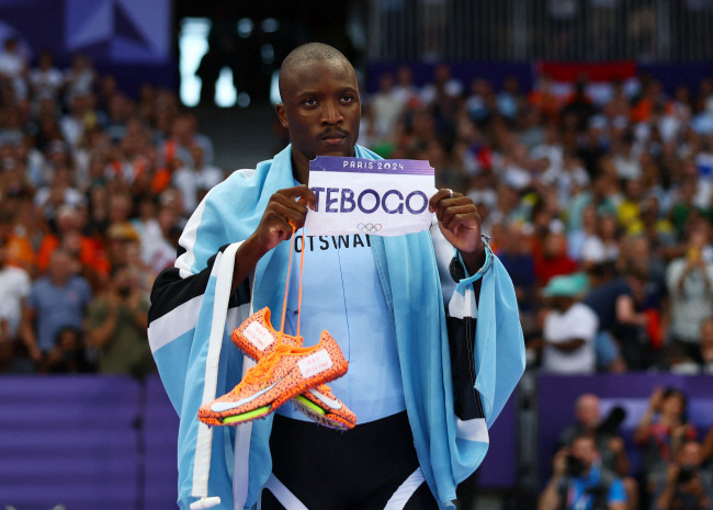 어머니에게 바칩니다” 테보고 阿 첫 올림픽 男200m 金 2024 파리올림픽