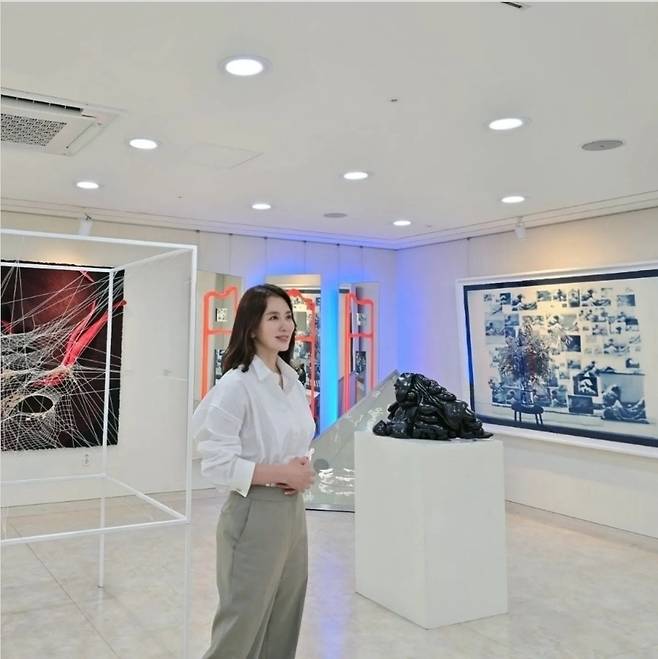 이일화 53세 맞아 우아한 사모님 세련된 셔츠and슬랙스 오피스룩 스타와 패션