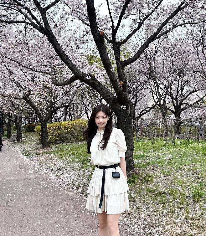 정소민 실물 1위 여배우 분위기 있는 롱 웨이브 펌 헤어스타일 뷰티는 내운명
