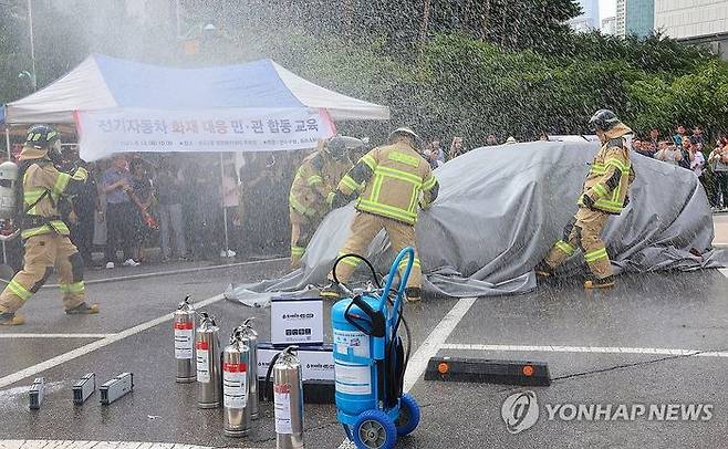 전국 모든 소방서에 전기차 화재 전용 진압장비 확충