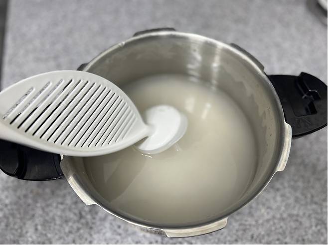 반찬통에 잔뜩 밴 반찬냄새 이것 넣고 엎어만 놓으세요~ 오늘살림루틴