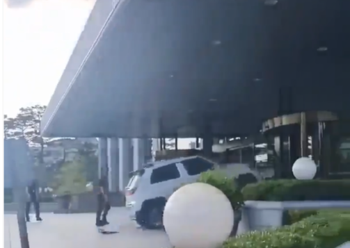 현대건설 사옥 돌진한 차량 재개발 불만” 60대 영상