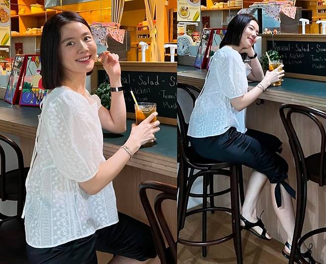 파파야 강세정 시스루 블라우스와 리본 팬츠 입고 여유로운 카페 나들이 뷰티는 내운명