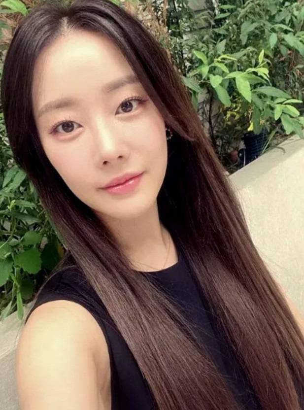 5살 연상 사업가 ️공개 열애 후 초고속 결혼발표한 여배우 스포엔 뉴세이