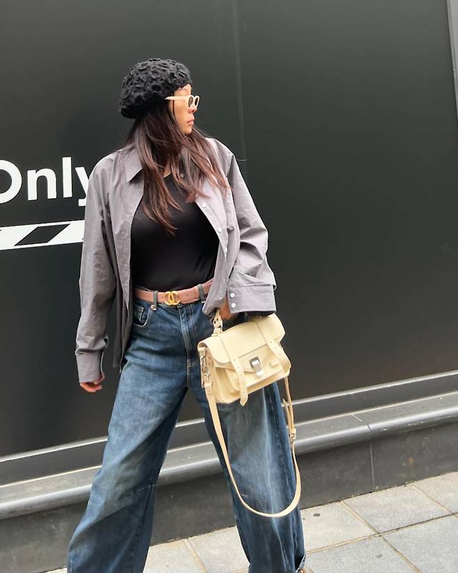 황신혜 셔츠에 베레모 쓴 패셔니스타 해피니스