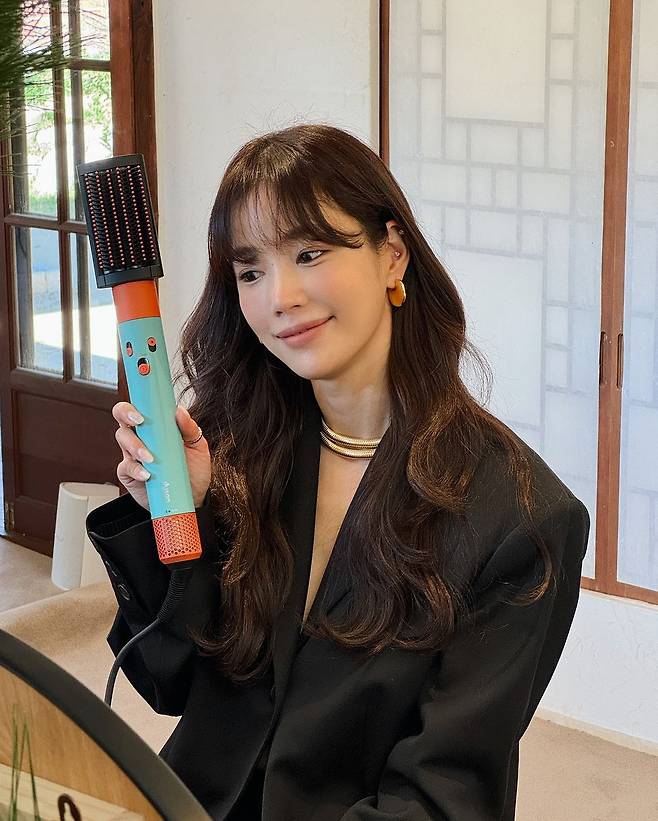 기은세 올블랙룩 입고 채정안과 함께 시크하게 라이프 뉴세이