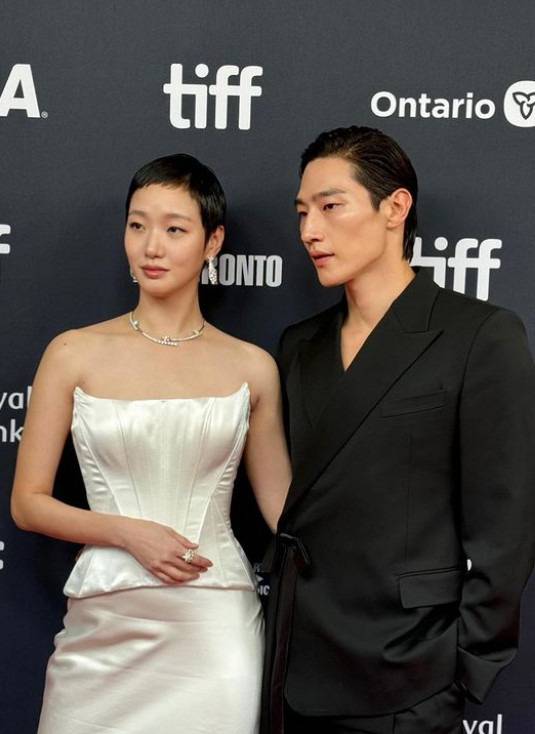 현재 해외에서 가장 주목하는 韓남녀커플 맥스무비