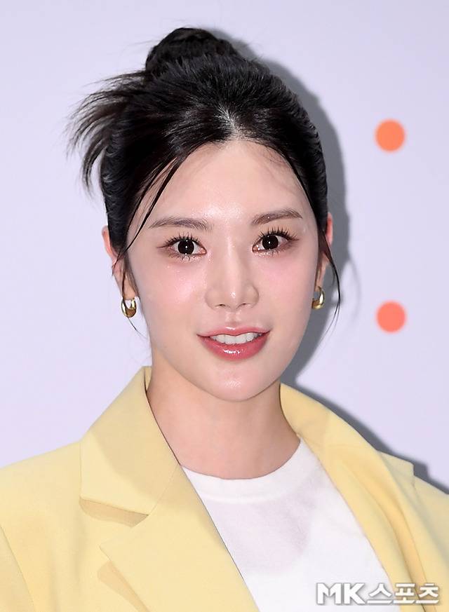 애프터스쿨 리지 못본새 얼굴 달라졌네 더 예뻐진 옐로 슈트 셋업룩 뷰티는 내운명
