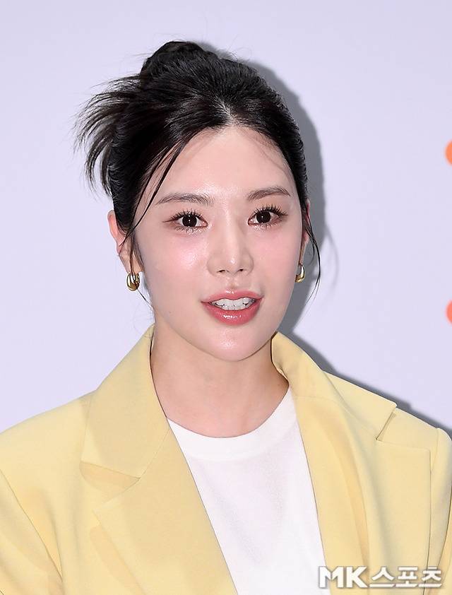 애프터스쿨 리지 못본새 얼굴 달라졌네 더 예뻐진 옐로 슈트 셋업룩 뷰티는 내운명