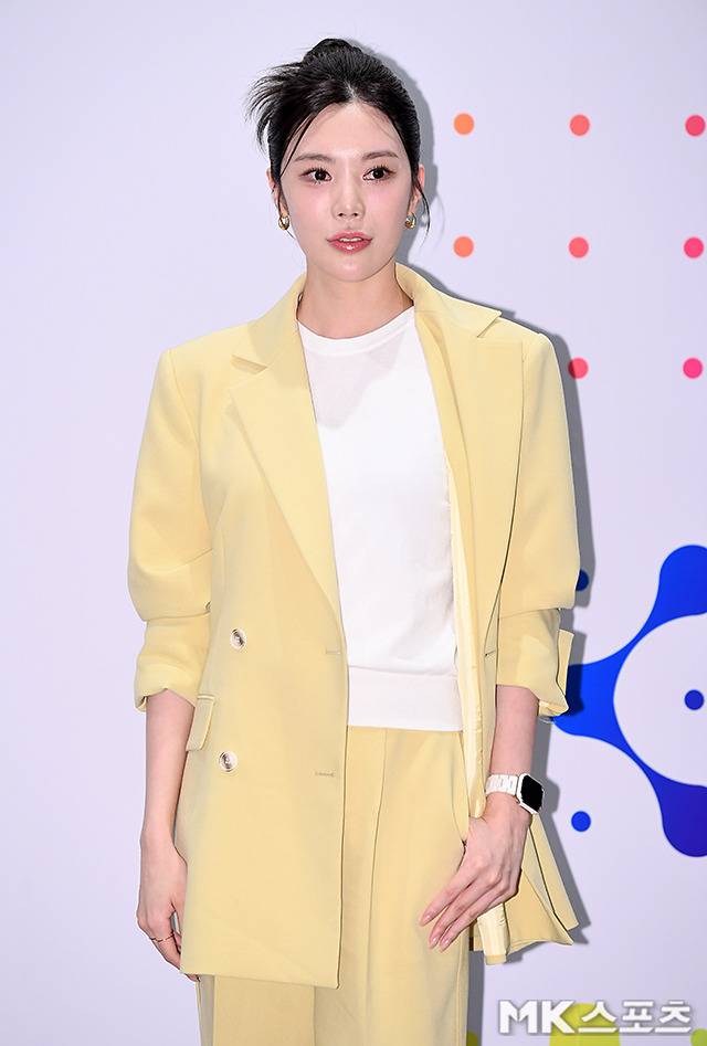 애프터스쿨 리지 못본새 얼굴 달라졌네 더 예뻐진 옐로 슈트 셋업룩 뷰티는 내운명
