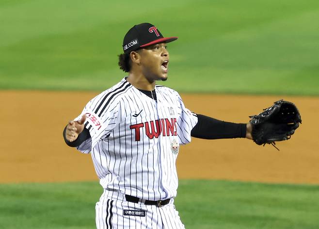 5차전 기대하는 LG 염경엽 감독 "에르난데스 휴식, 타선 오늘은 터지겠죠" [PO4]