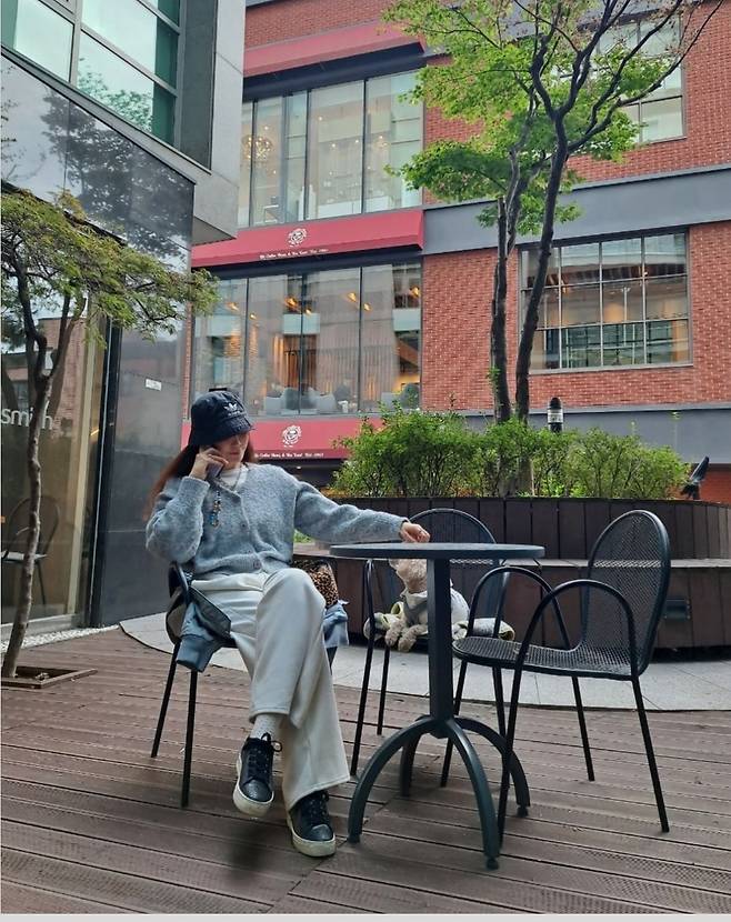 이태란 감성 가득한 가을 포근한 니트로 완성한 세련된 데일리룩 뷰티는 내운명