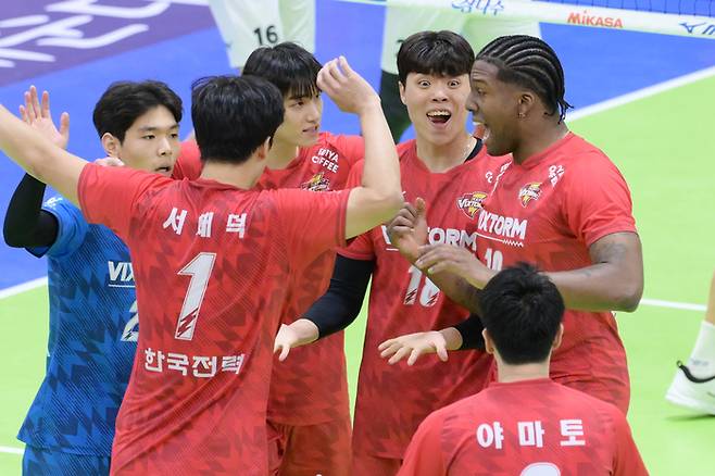 26득점 임성진 ‘에이스 모드컵대회와 달랐던 한국전력 대한항공 3 2로 제압하고 첫 승 현장리뷰