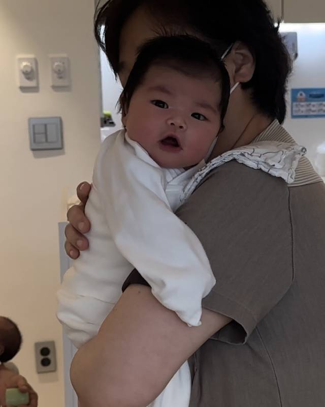 박수홍♥김다예 딸 생후 9일에 목 가누는 아기성장속도 엄청 빠르대요