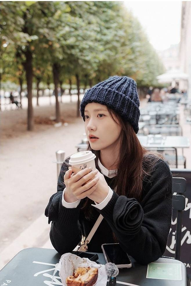 윤아 파리의 시간은 거꾸로 간다 더 어려진 동안 미모 포착 뷰티는 내운명