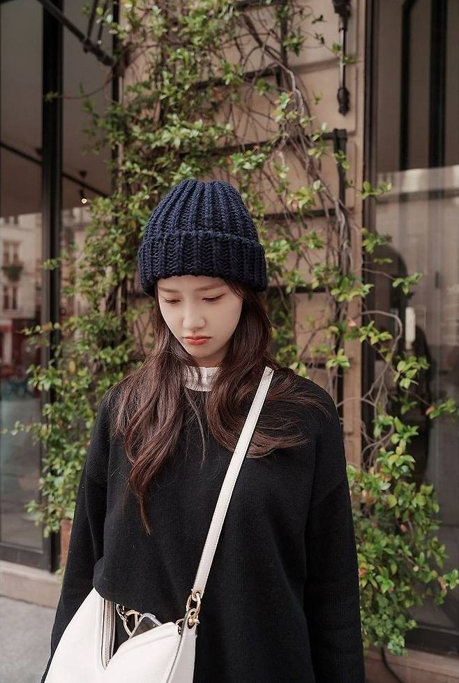 윤아 파리의 시간은 거꾸로 간다 더 어려진 동안 미모 포착 뷰티는 내운명