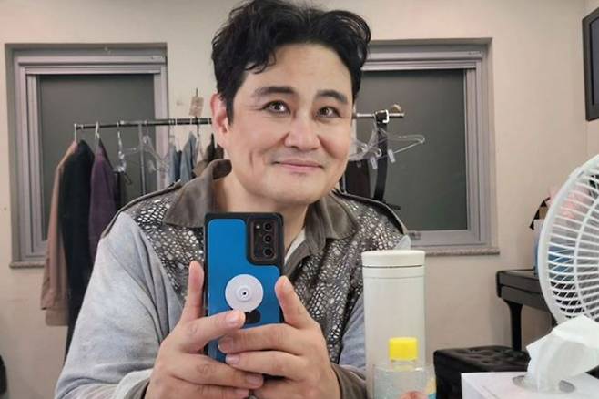 월 5000만원 버는 아내 때문에 백수인데도 꿀 빠는 인생이라는 연예인 뉴스에이드