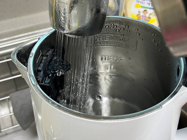 전기포트에 식초를 넣었더니 그 결과가 대박입니다 텐바디