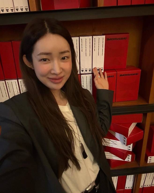 차정원 메이크업 생략에도 빛나는 시크美 내추럴 헤어로 완성한 주말 여신룩 뷰티는 내운명