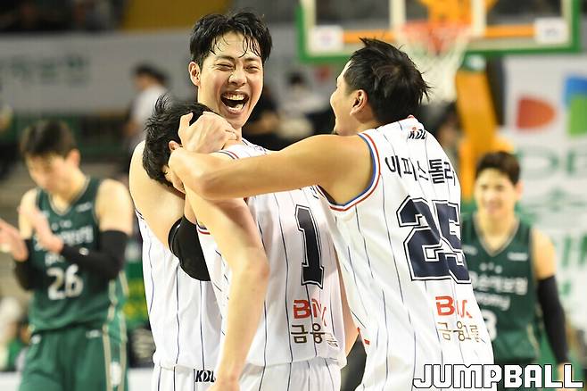 [기록지농구] KCC-DB, 양 팀 통틀어 자유투 시도 단 3개…역대 최소