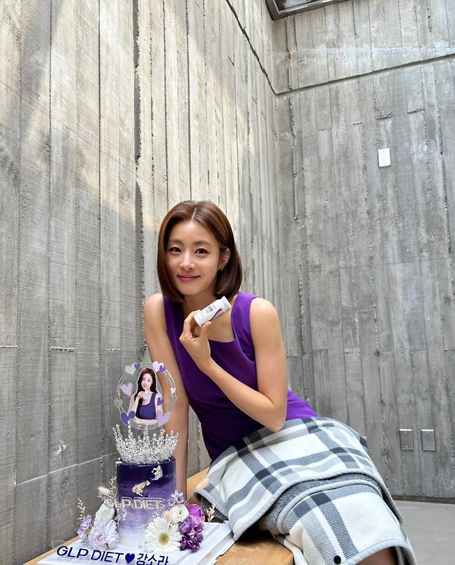 강소라 살 빠지니 더 어려진 우아한 미모 예쁜 엄마의 세련된 퍼플 미니드레스룩 스타와 패션