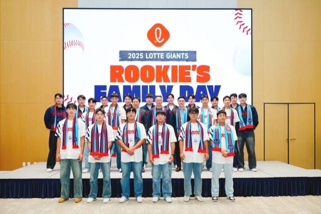 입단을 축하합니다 신동빈 회장 축전선물 쐈다롯데 롯데월드타워서 루키 패밀리데이 진행