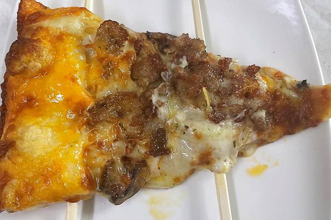 냉동피자 전자레인지에 그냥 돌리지 마세요 이렇게 하니 갓 사온 듯 맛있습니다 쏙쏙팁