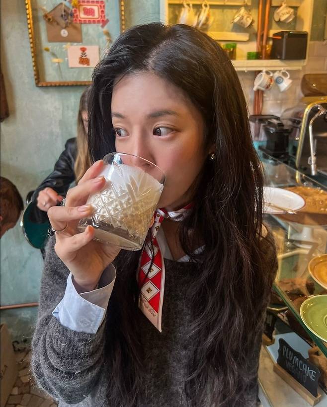 장재인 필라테스 하더니 여리여리 보디라인 바지가 흘러내릴 듯 너무 마른 스카프 스타일링 뷰티는 내운명