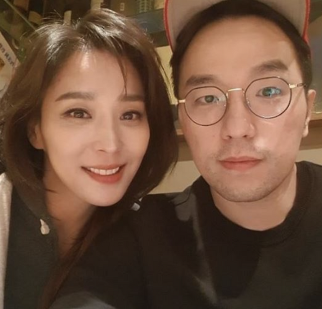 한고은♥신영수 결혼 9년만에 맞은 위기로 안타까운 소식 해피라이프