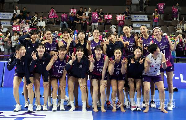 김연경 투트쿠 37점 합작 흥국생명 4연승 질주 Ibk기업은행에 3 0 승리
