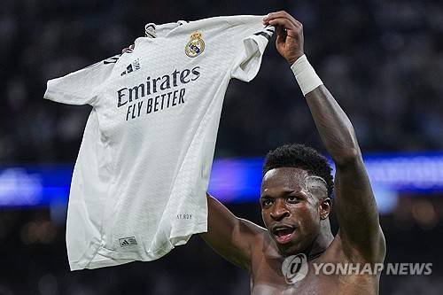 발롱도르 따위로 울고 그래 연봉 3000억 쾅 실화냐비니시우스 사우디행→역대 듣도 보도 못한 급여영입 발언권 제안