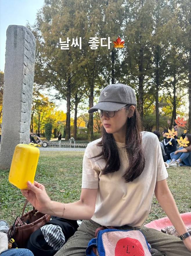 최지우 4살 딸과 피크닉 예쁜 엄마의 가을 캐주얼룩 뷰티는 내운명