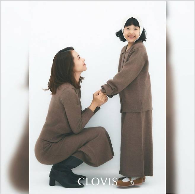 조윤희 붕어빵 딸 로아랑 첫 화보 아기자기 귀여운 모녀 시밀러룩 뷰티는 내운명