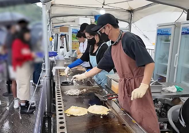 방문객 불만 쏟아진 백종원 해산물 축제왜