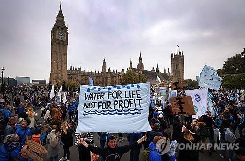 BRITAIN CLEAN WATER PROTEST