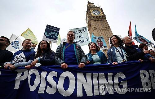 BRITAIN CLEAN WATER PROTEST