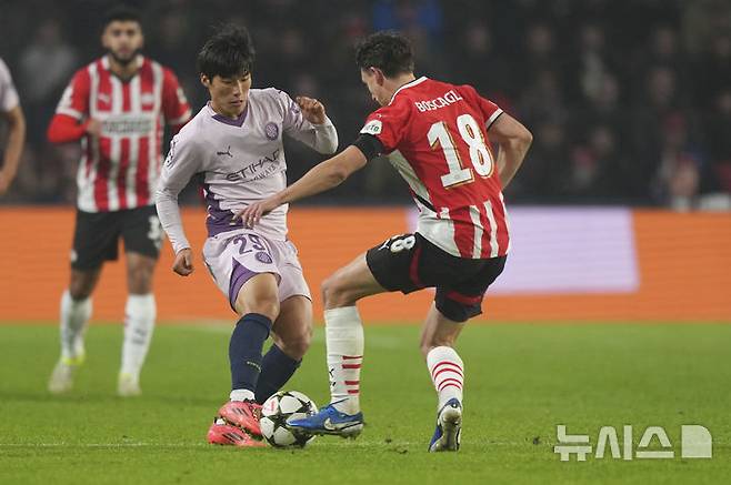 韓 축구에 초신성이 등장했다 18세 김민수 라리가 이어 Ucl 데뷔 겹경사아인트호벤전 교체 출전해 11분 소화