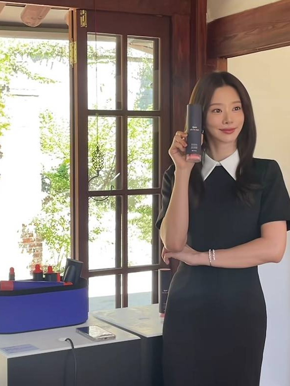 이주빈 유럽 허당미 접고 샤넬백으로 완성한 우아한 스타일 스타와 라이프
