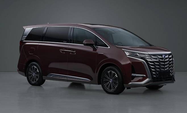 카니발보다 큰데 연비가 15kmℓ 차박도 가능한 프리미엄 Mpv 덴자 D9 구름을달리다