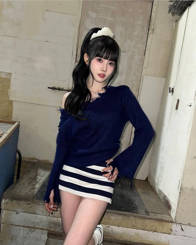 박남정 딸 시은 너무 짧아 아빠한테 혼나겠어 크롭 원숄더에 줄무늬 미니스커트룩 뷰티는 내운명