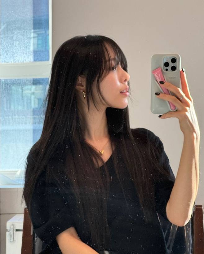 박성광 아내 이솔이 샤넬백과 어울리는 레이어드컷 더 예뻐진 인형미모 미니원피스룩 뷰티는 내운명