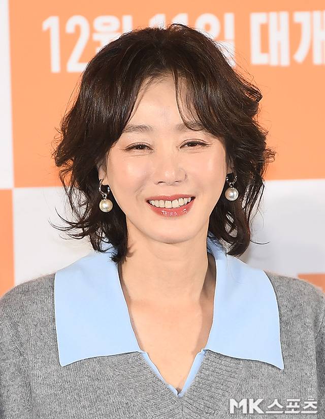 김성령 정숙한 57세 꽃미모 우아한 진주의 품격 브이넥 니트 레이어드룩 뷰티는 내운명