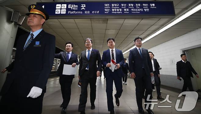 민주 용산 명태균 대통령 특별열차 동승 의혹 해명하라