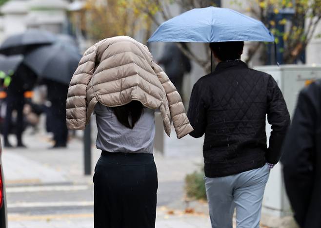내일 날씨 전국 흐리고 비 낮 최고 21도 포근
