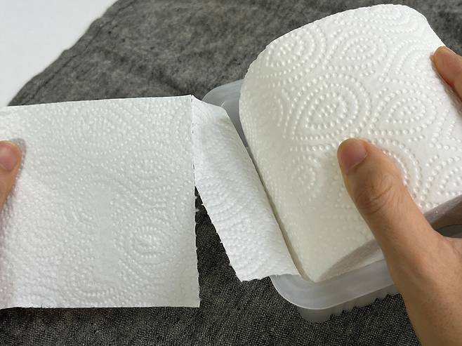 키친타월 그냥 쓰지 마세요 칼로 잘랐더니 효과가 놀랍습니다 텐꿀팁